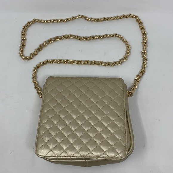Amanda Smith | Bags | Amanda Smith Gold Faux Leather Gold Tone Hardware ...